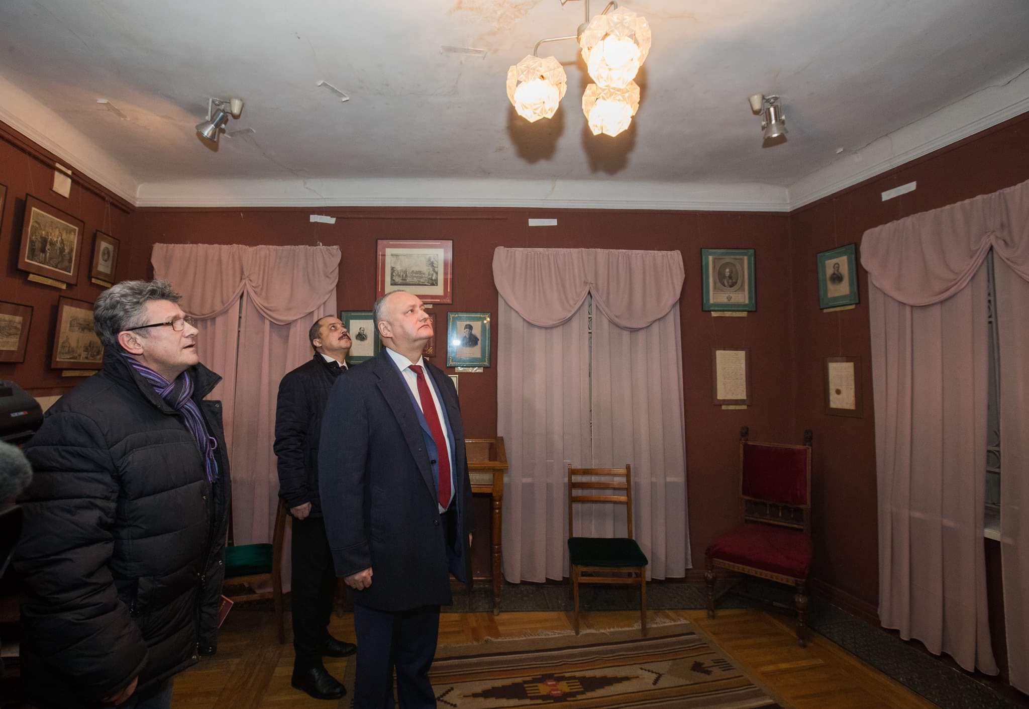 Igor Dodon a vizitat Casa-Muzeu ”Alexandr Pușkin” din Chișinău ...