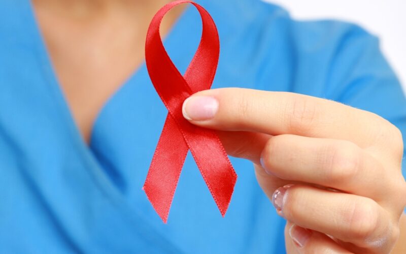 În 2024, autoritățile au raportat 880 de cazuri noi de infecție HIV, în ...