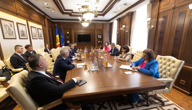 Igor Grosu a avut o întrevedere cu un grup de senatori români – Agenția ... Igor Grosu a avut o întrevedere cu un grup de senatori români – Agenția ...