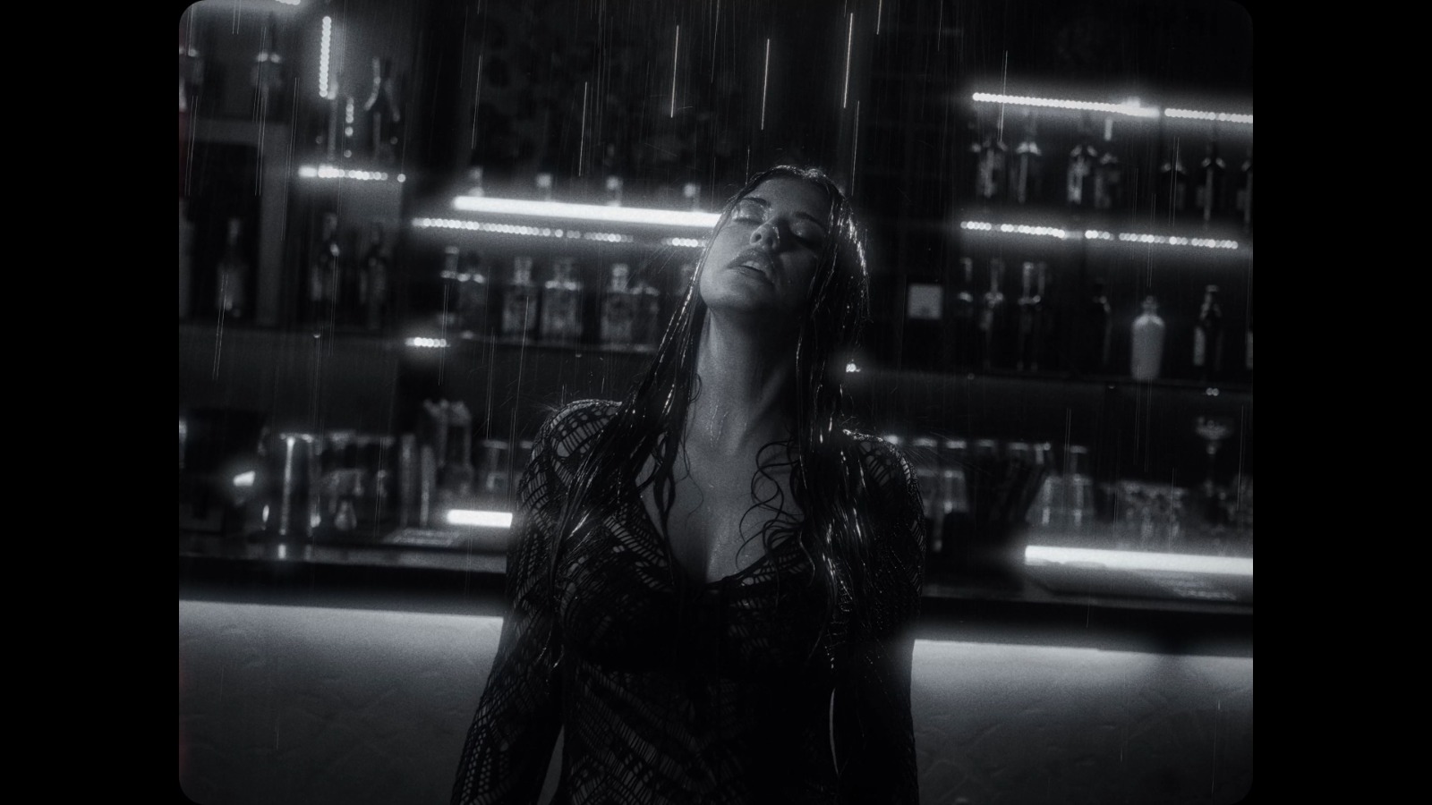 ANTONIA prezintă videoclipul oficial de la “Ploi de tequila ...